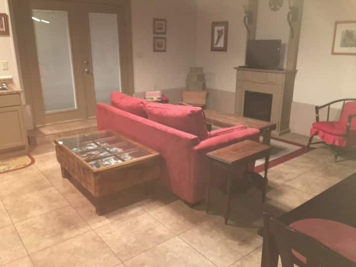 On The River,close To Midtown,fun Trackers, The Inn , Fishing. Sleeps 11 In Bed - New Mexico