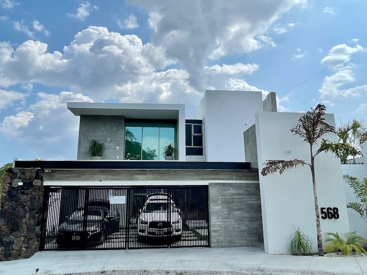 Residencia De Lujo Con Hermosa Piscina Y Cascada - Colima
