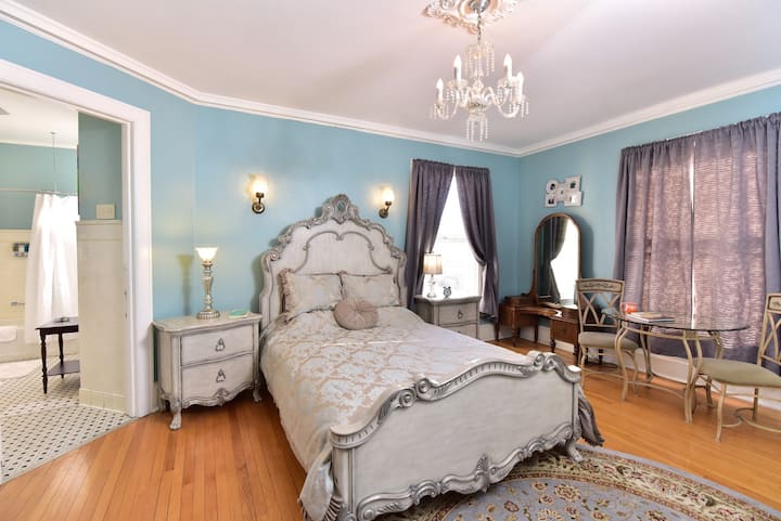 Ella And Fred Room - Ringling House Bed & Breakfast - Baraboo, WI
