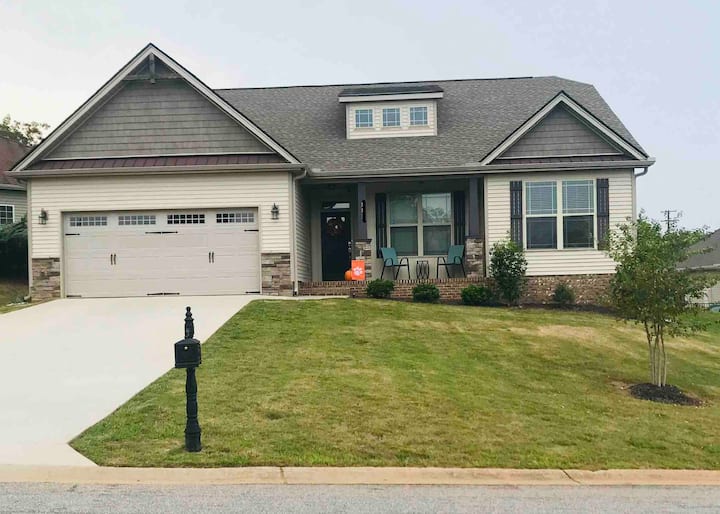 The Clemson Cottage - Seneca, SC