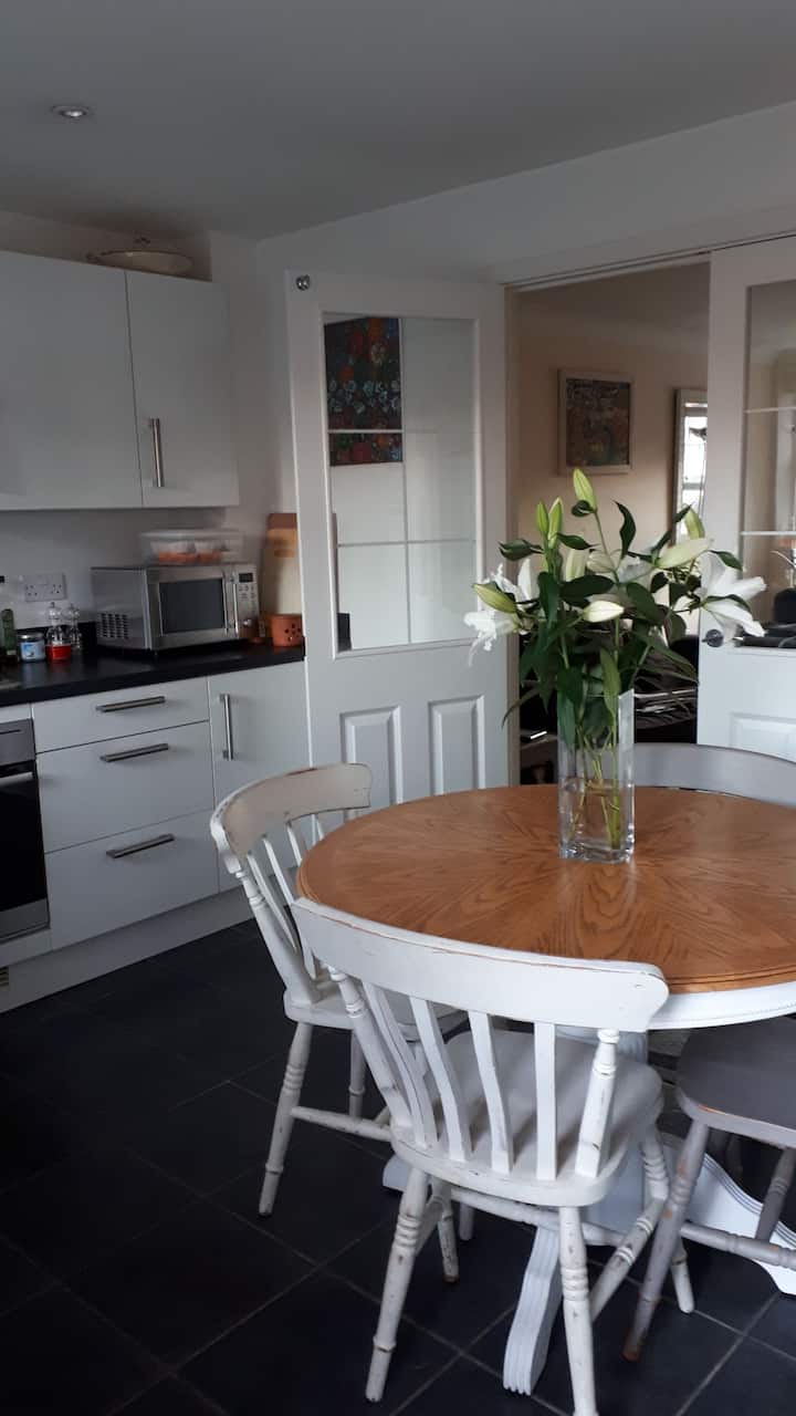 Double Room, Private Bathroom, In Hampshire Town - Alton