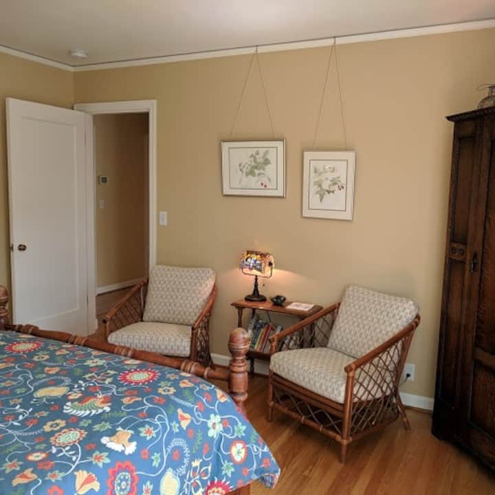 Urban Farm w/ Chickens & Breakfast - Houses for Rent in Portland ...