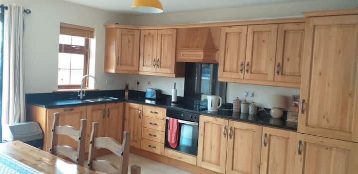 Comfortable And Spacious Family Home - Listowel, Ireland