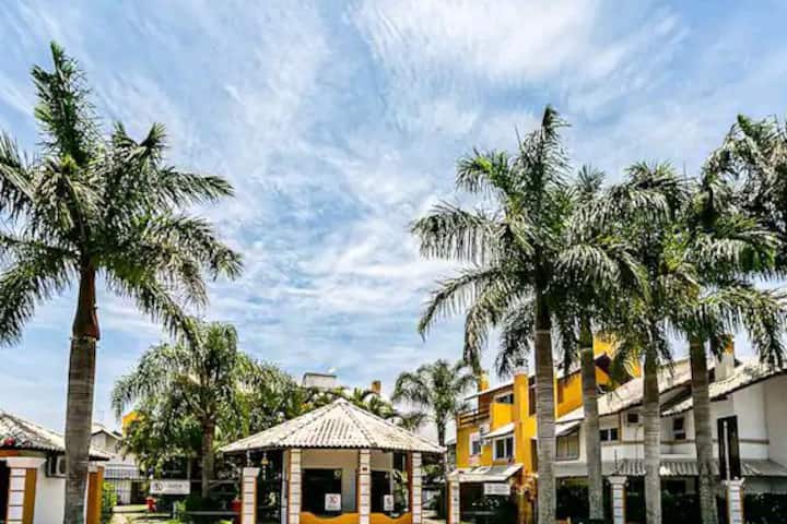 Casa Triplex 4 Dormitórios Poucos Metros Do Mar - Florianópolis