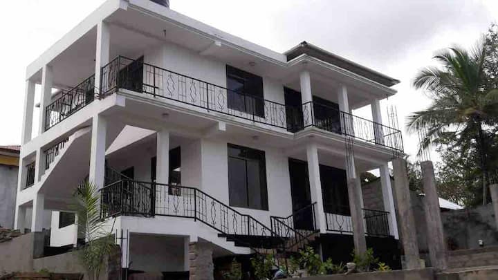 Cheerful 5 Bedroom House With Lots Of Space - Dar es Salam