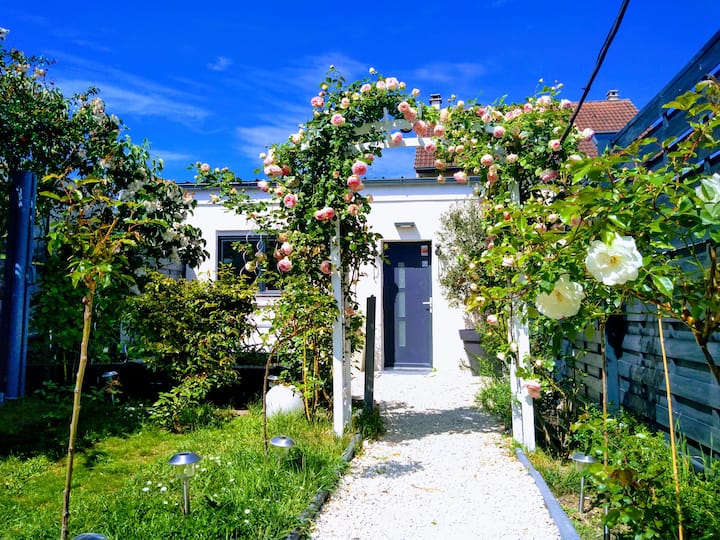 "Mon Cottage Au Jardin".
      (Paris<>disney) - Champigny-sur-Marne