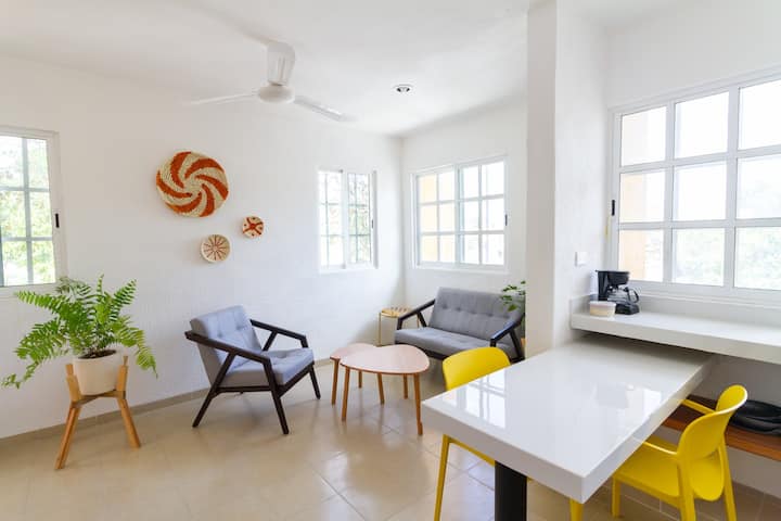 Pool-king Bed- Parking- Washer&dryer-terrace. - Mérida