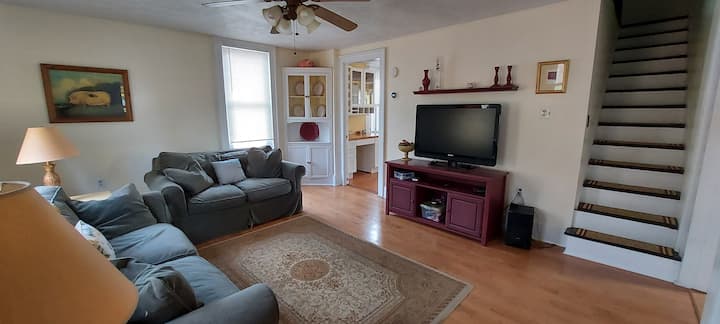 Cheerful And Charming 4 Br/3ba Cottage By The Lake - Aurora, NY