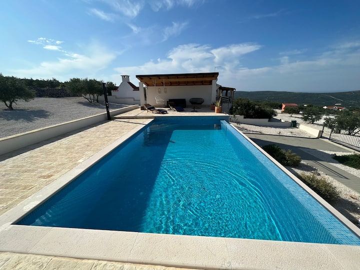 Beautiful Small Villa With Pool - Sevid