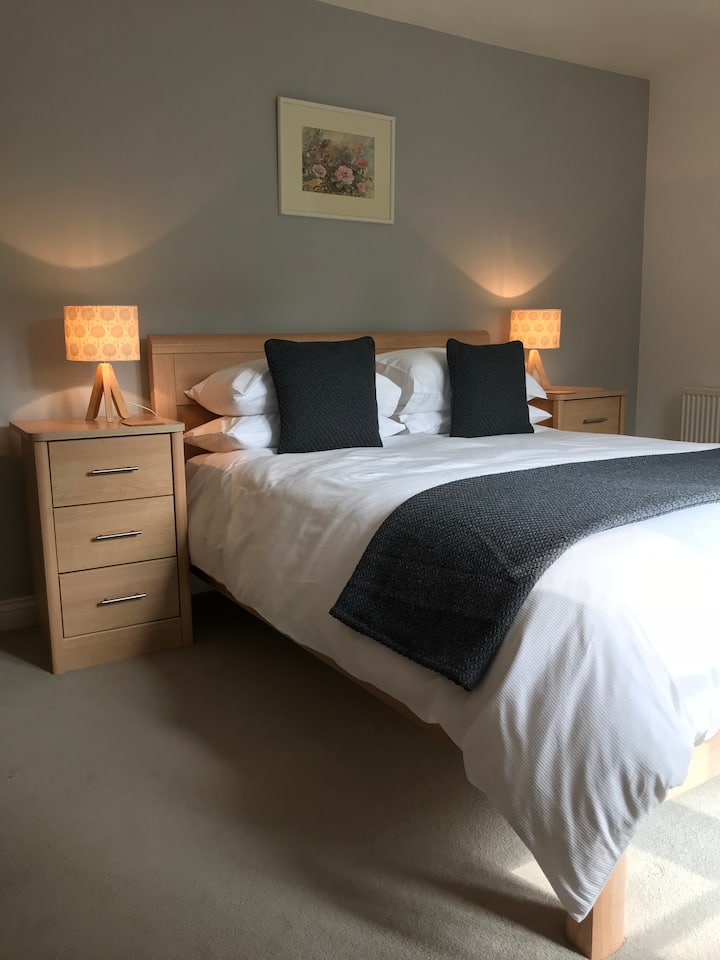 King, 2 Bathrooms, 10 Mins Walk To Minster. - York