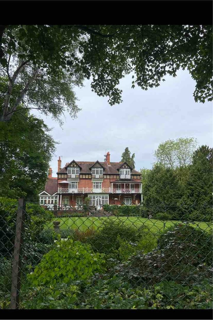 Victorian Riverside Apartment - Maidenhead