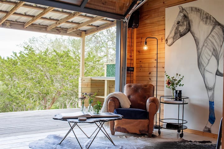 Beautiful Hill Country Views | Studio Cabin - Luckenbach, TX