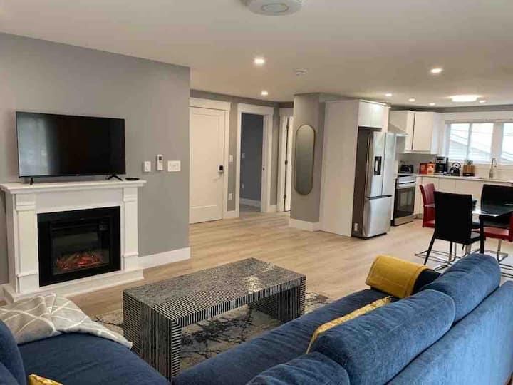3 Bedroom- 2 Queen Beds- 1 Single (Rollaway) Bed. - Halifax