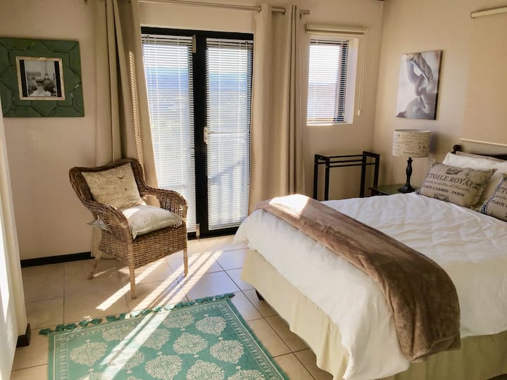 Santini Penthouse - With Inverter - Plettenberg Bay
