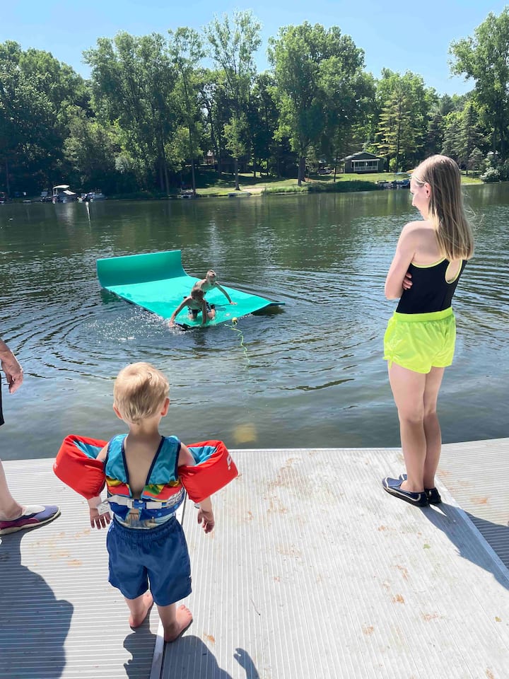 Pet Friendly| Lakefront| Fire Pit| Kayak| Arcade - Spring Lake, WI