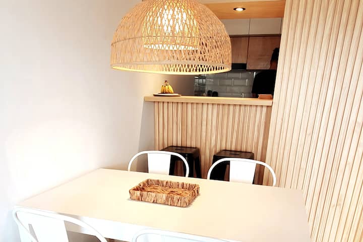 Alegre Y Luminoso Depto En Pocitos. - Montevideo