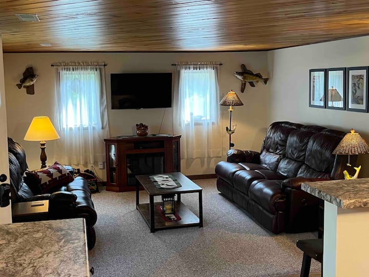 Oshkosh Escape With Lake Access And Private Dock - Oshkosh, WI