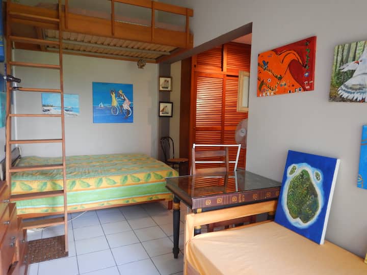 Grande Chambre Dans Villa Avec Piscine Et Jardin - Nouméa