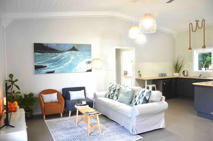 Quiet Country Getaway In Stylish 2 Bdrm Shed - Hawkesbury City Council