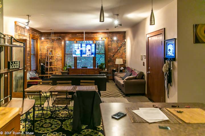 2br/2bath Hip Condo In Cool Woodbridge-5*superhost - Detroit, MI