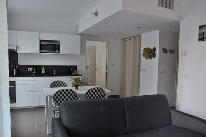 5 Mn à Pied Du Cours Mirabeau + Parking Inclus - Aix Marseille Université - Site d'Aix-en-Provence