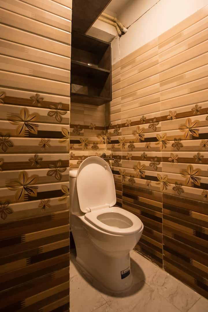Hot Shower/free Wifi/smart Tv/comfy Beds/ Security - Kathmandu