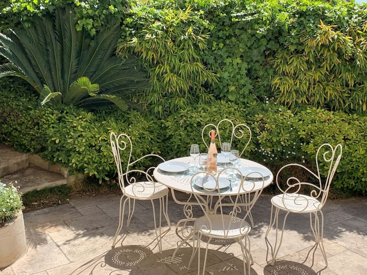 Un éCrin De Verdure Face à La Mer - Èze