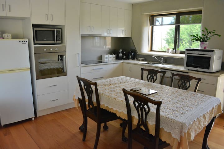 Charming And Cosy, Straw-bale Unit - Evandale Tas - Woolmers Estate, Longford