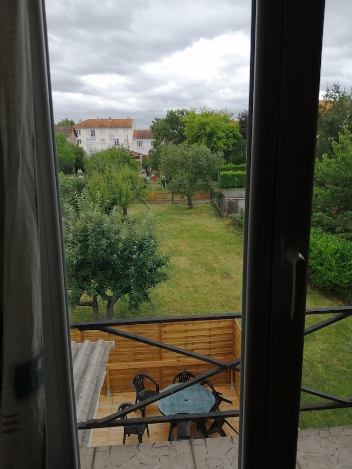 Chambre Au Calme Et En Toute Simplicité - Vichy