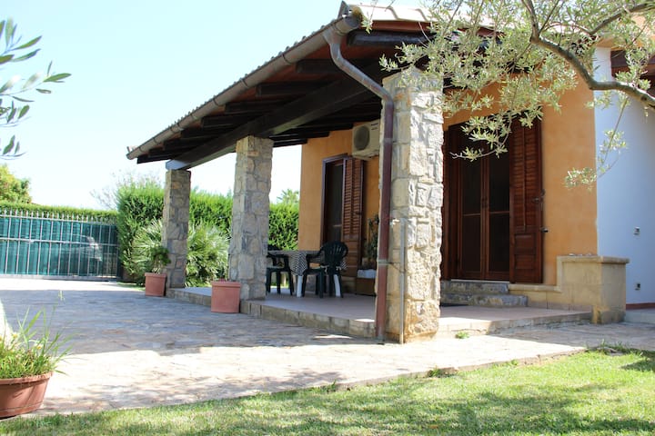 Villa Near Cefalù, Private Beach Access - Campofelice di Roccella