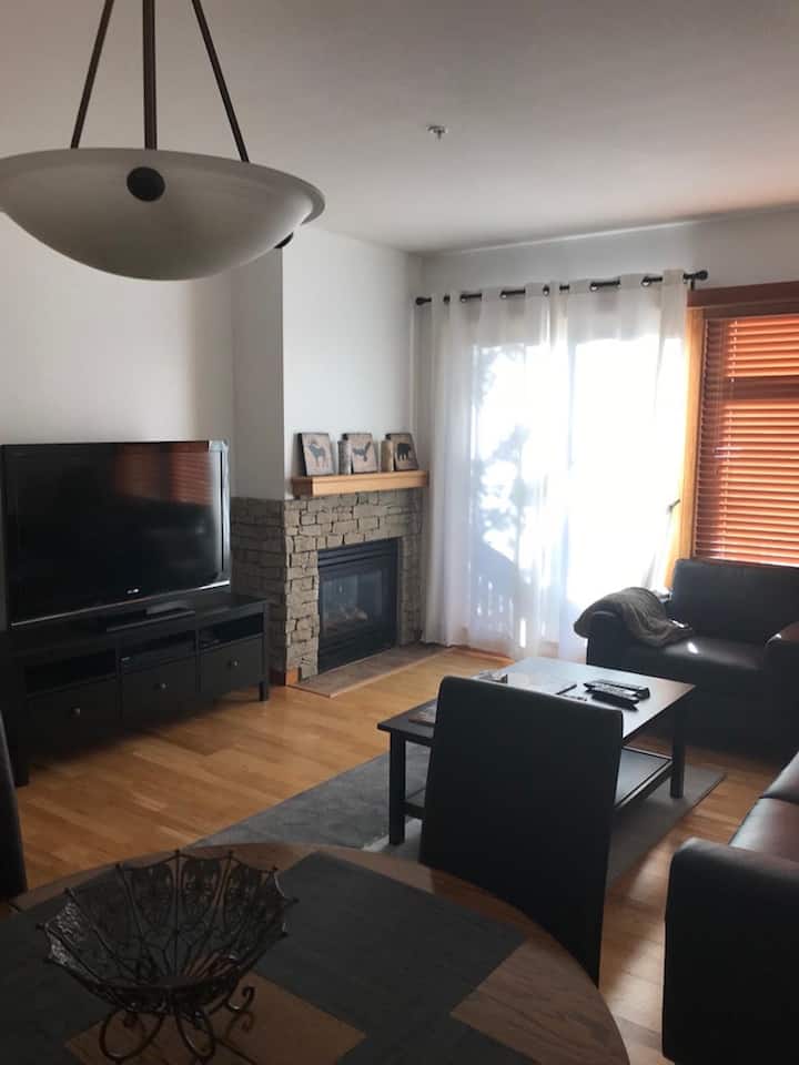 Roomy 2 Bedroom Condo With Heated Outdoor Pool! - Canmore