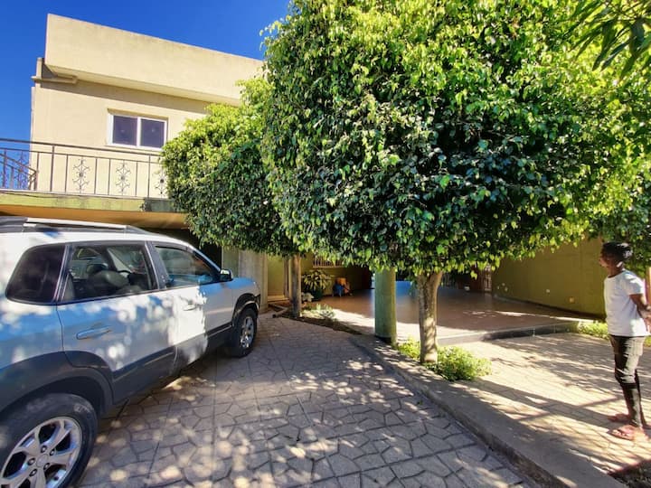 Beautiful Debre Zeit Home With Large Garden - Bishoftu