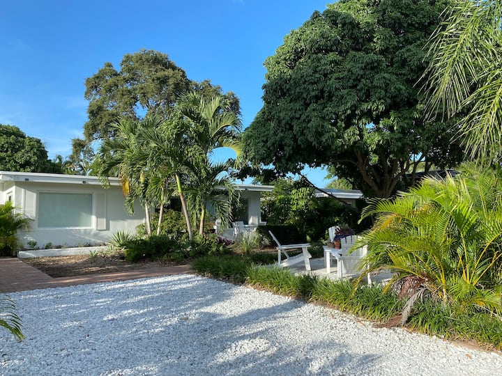 Private Cottage By The Beach - Boynton Beach, FL