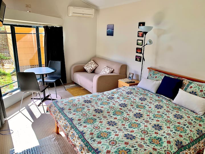 Qtee (Private Entry, Private Space, Garden View) - Canberra
