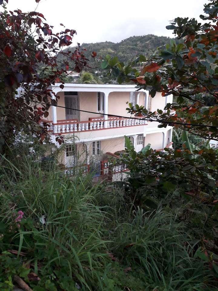 5 Minutes From Roseau. 2 Bedroom Apartment. - Dominica