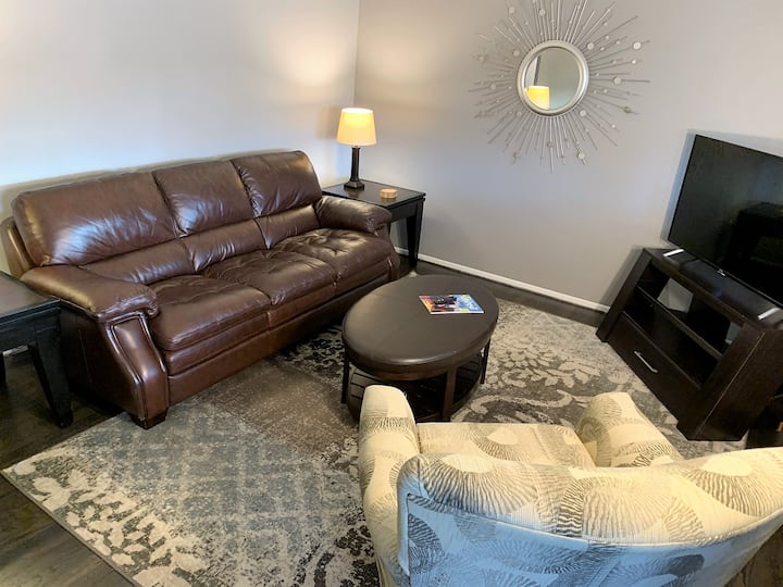 Renovated Ranch. Wood Floors. Basement. Fenced. - Sterling Heights, MI