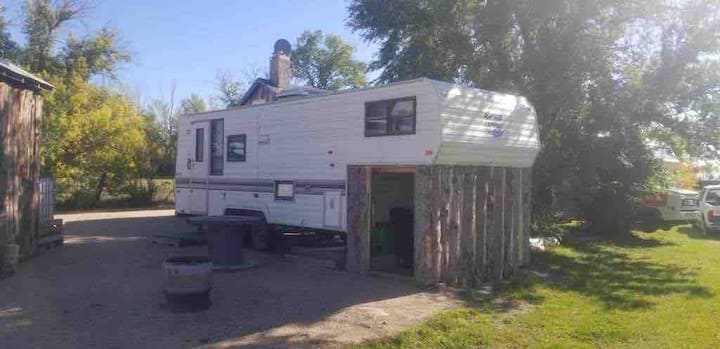 5th Wheel Camper: Affordable Pet Friendly - Saskatchewan