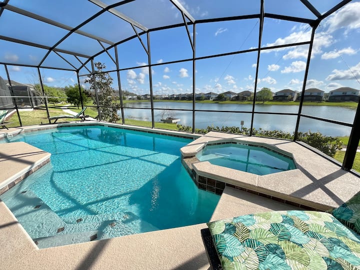 Lake View Home 9bd|9ba/sleeps 20 /Near Disney - キシミー, FL