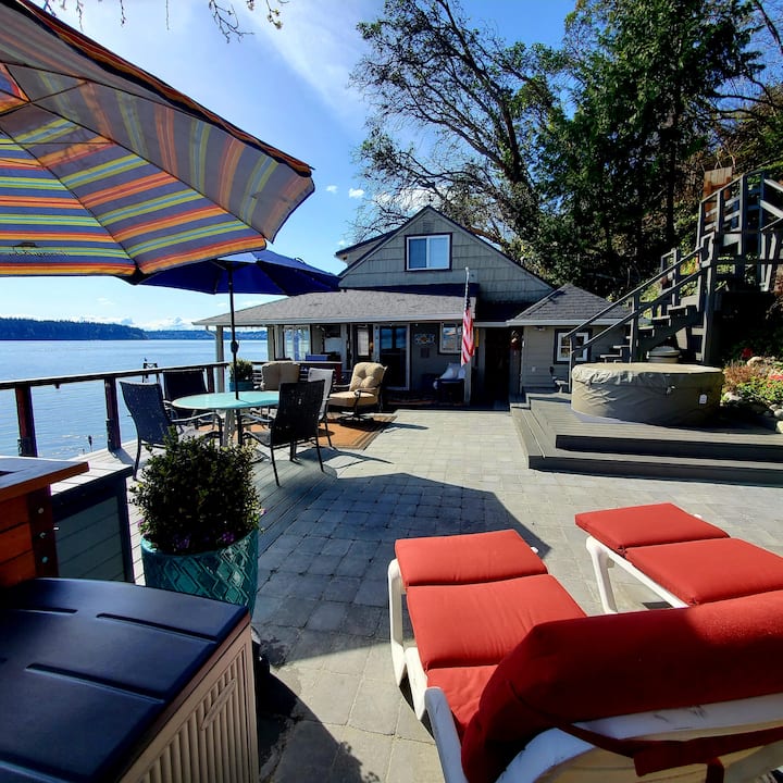 Private Beach Front Cabin With Mt. Rainier View - Gig Harbor, WA