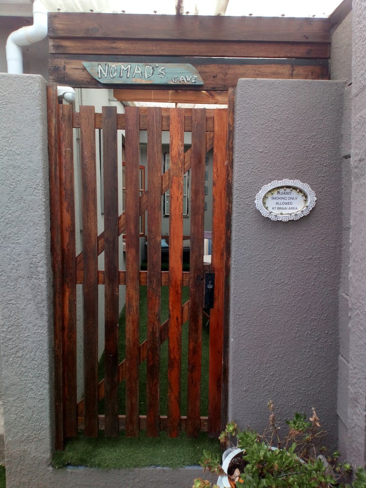 Zebra Self Catering Unit 6 Sleeper - Somerset West
