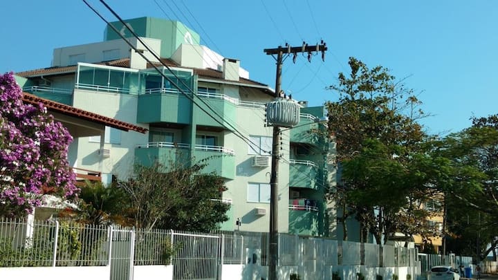 Apto Inteiro A 50 Mts Da Praia 4 Pes. No 2º Piso. - Florianópolis
