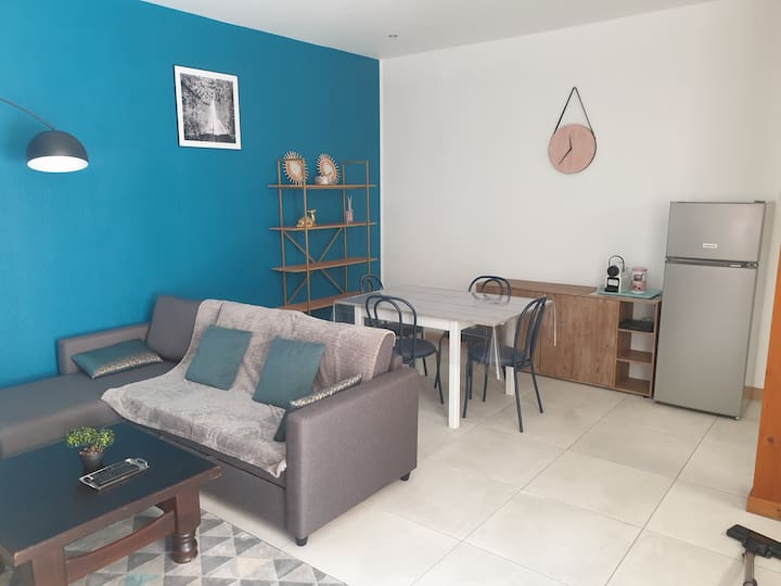 Charmante Maison Mitoyenne Sur 2 Niveaux - Bren