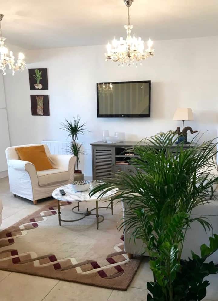 Ecurie Rénovée/ Maisonette Pour 4 Personnes - Compiègne