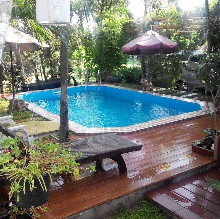 Saku Boutique Home Stay
Saku Homestay - Mueang Lamphun District