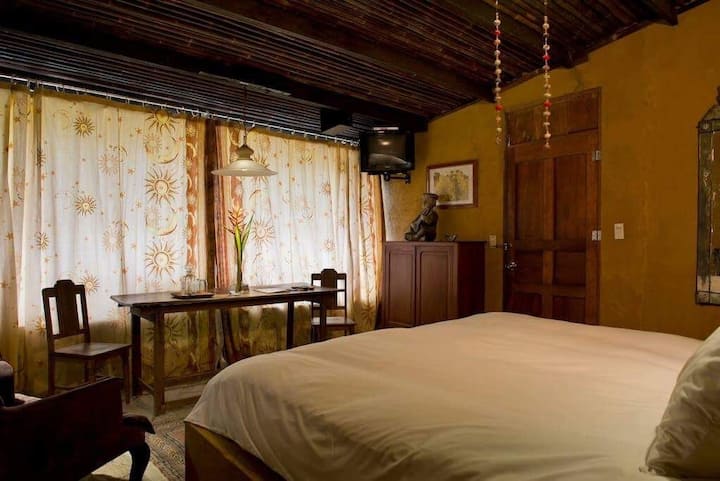 Moon Garden Casitas 7 (Aircon Room) - Tagaytay City