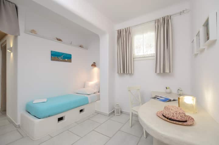 Saint Nicolas, 100 mtrs from Ag. Anna/Plaka Beach - Cycladic houses ...