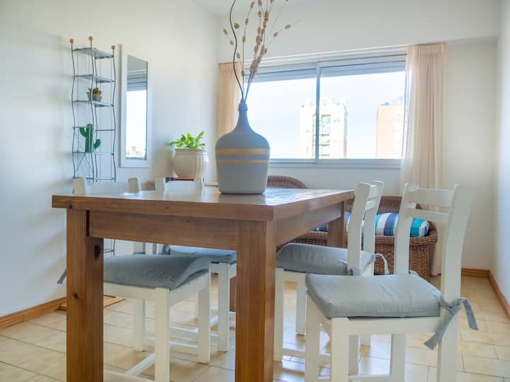 Leon. Single Room In A Two Bedroom Apt. - Bahía Blanca