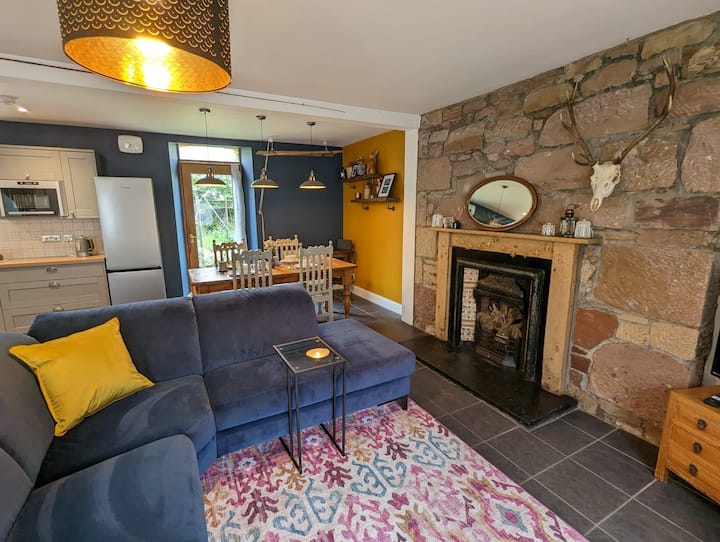 The Yellow Door On Queen Street - 인버네스