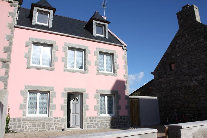 Maison-granit-rose 4/5p Vendr/sam>vendr,tt Compris - Jardin Georges Delaselle