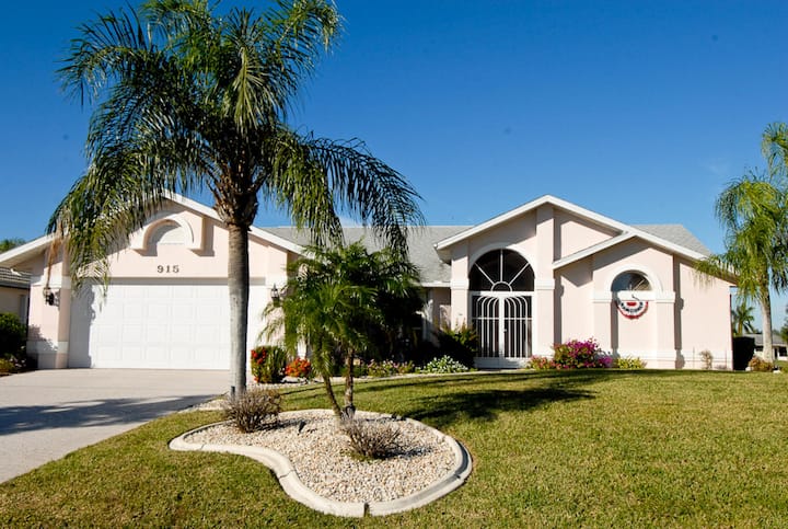 Water Front, Stunning View, Fish Jump, Relax Home - Cape Coral, FL